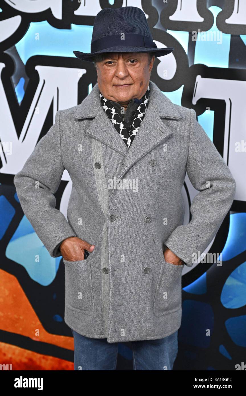 Deep Roy bei der Premiere der 4. und finalen Staffel der HBO Serie The ...