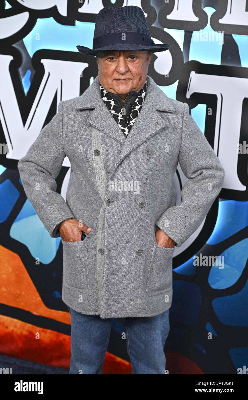 Deep Roy bei der Premiere der 4. und finalen Staffel der HBO Serie The ...