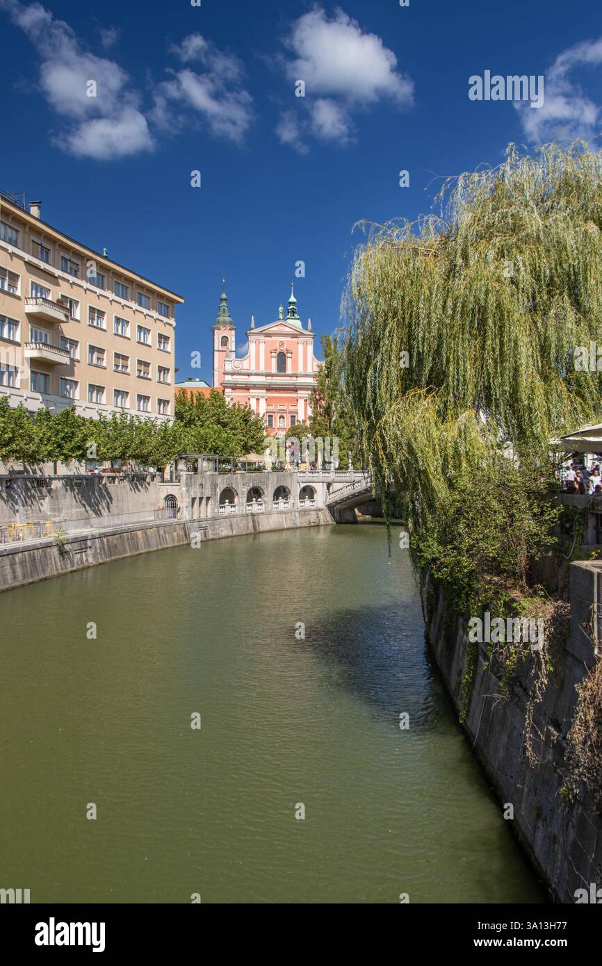Romantic Ljubljana's city center: river Ljubljanica, Triple Bridge ...