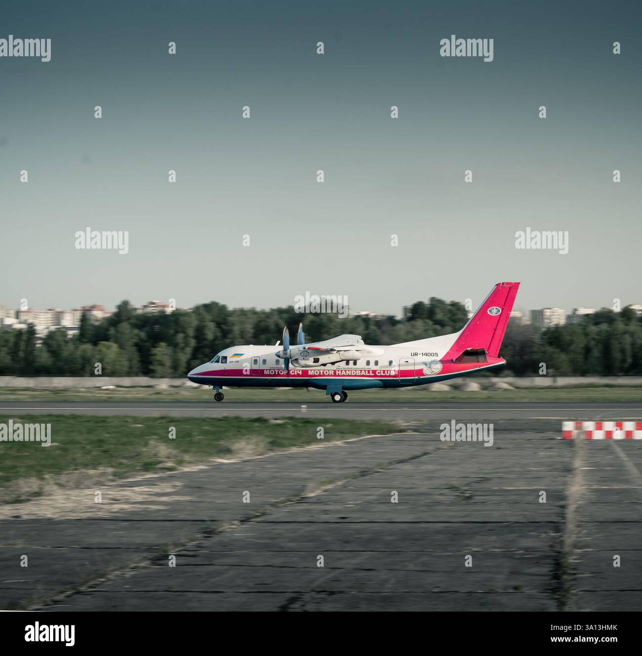 Motor sich Antonov An-140 accelerates for take-off. Side view of Motor ...