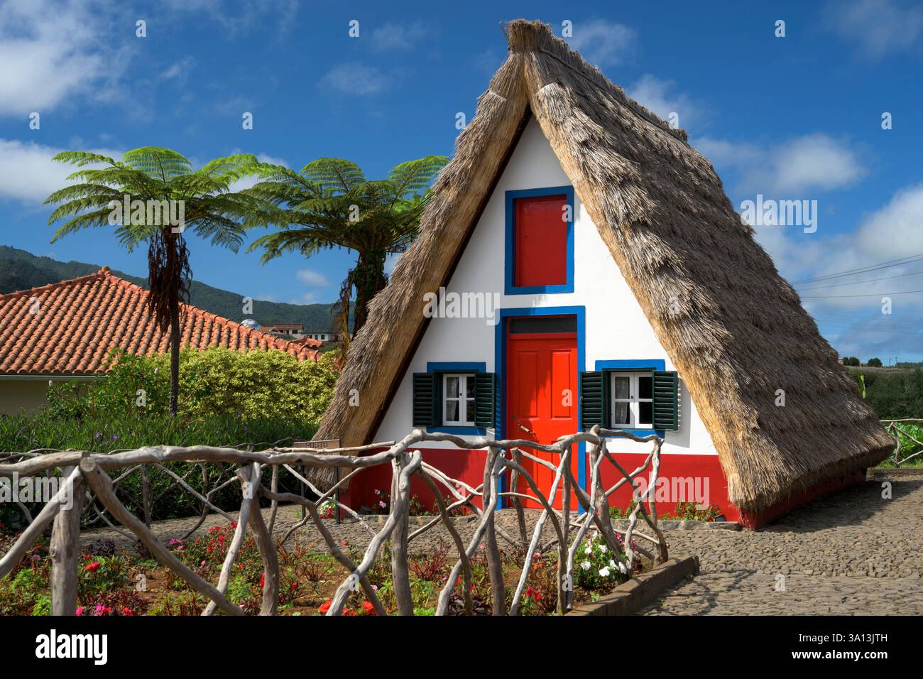 Traditional houses in santana hi-res stock photography and images - Alamy