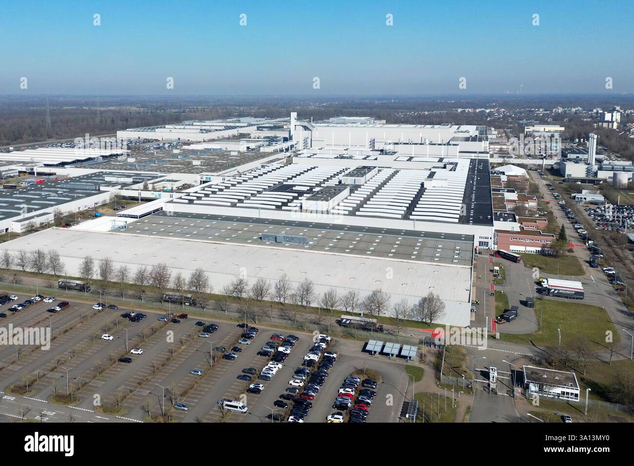 06.03.2022, xsvx, Industrie, Wirtschaft, Mercedes Benz Werk Rastatt ...