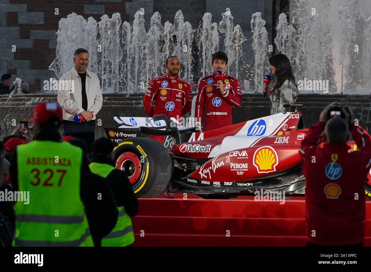 Lewis Hamilton e Charles Leclerc alla Presentazione Piloti Ferrari in ...