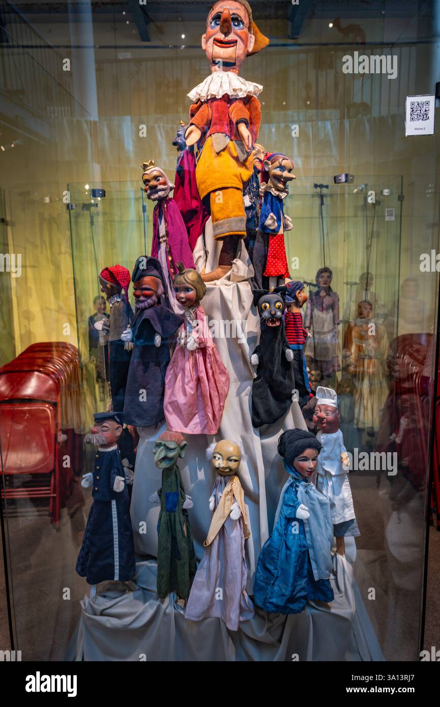 Berlin Neukölln Puppentheater Museum Berlin Neukölln, Karl-Marx-Straße ...