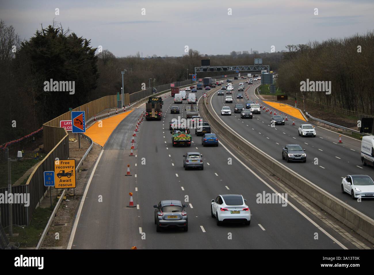 Motorway Brand New Emergency Refuge Areas Freshly Built by M4 Junction ...