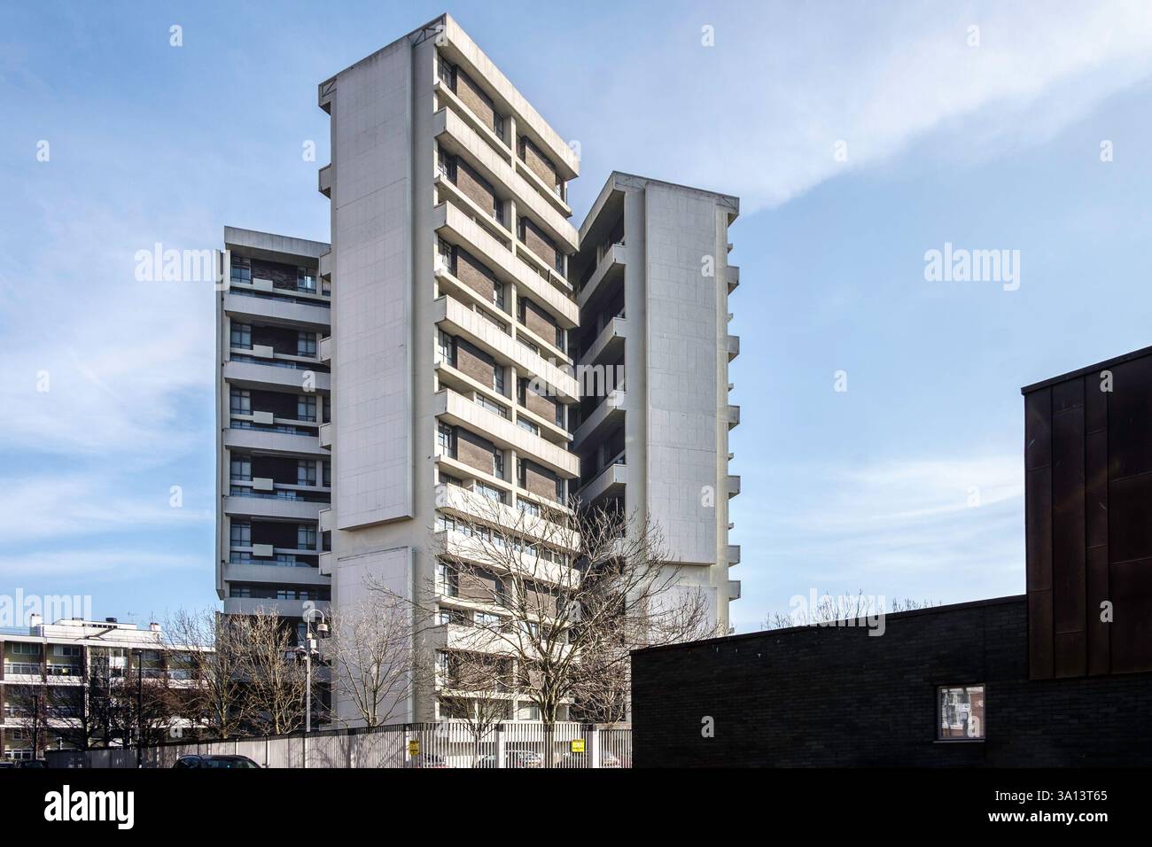 Keeling House designed by Denis Lasdun and completed in 1957. East ...