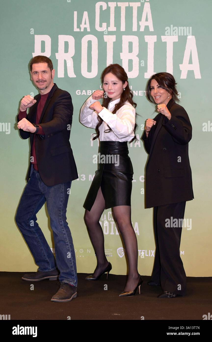Gabriele Mainetti, Yaxi Liu und Sabrina Ferilli beim Photocall zum Kinofilm La cittÃ proibita ...