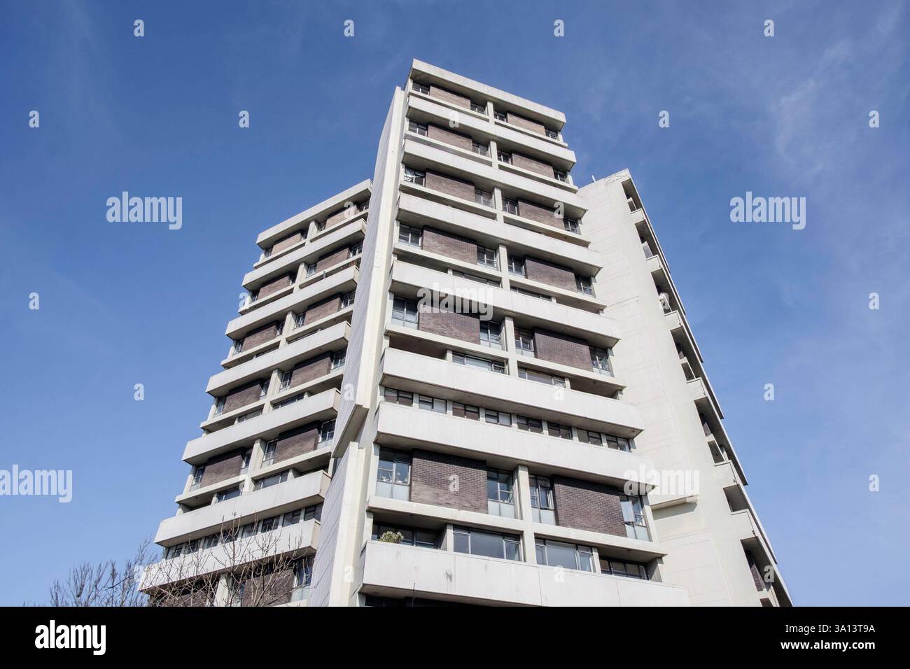 Keeling House designed by Denis Lasdun and completed in 1957. East ...