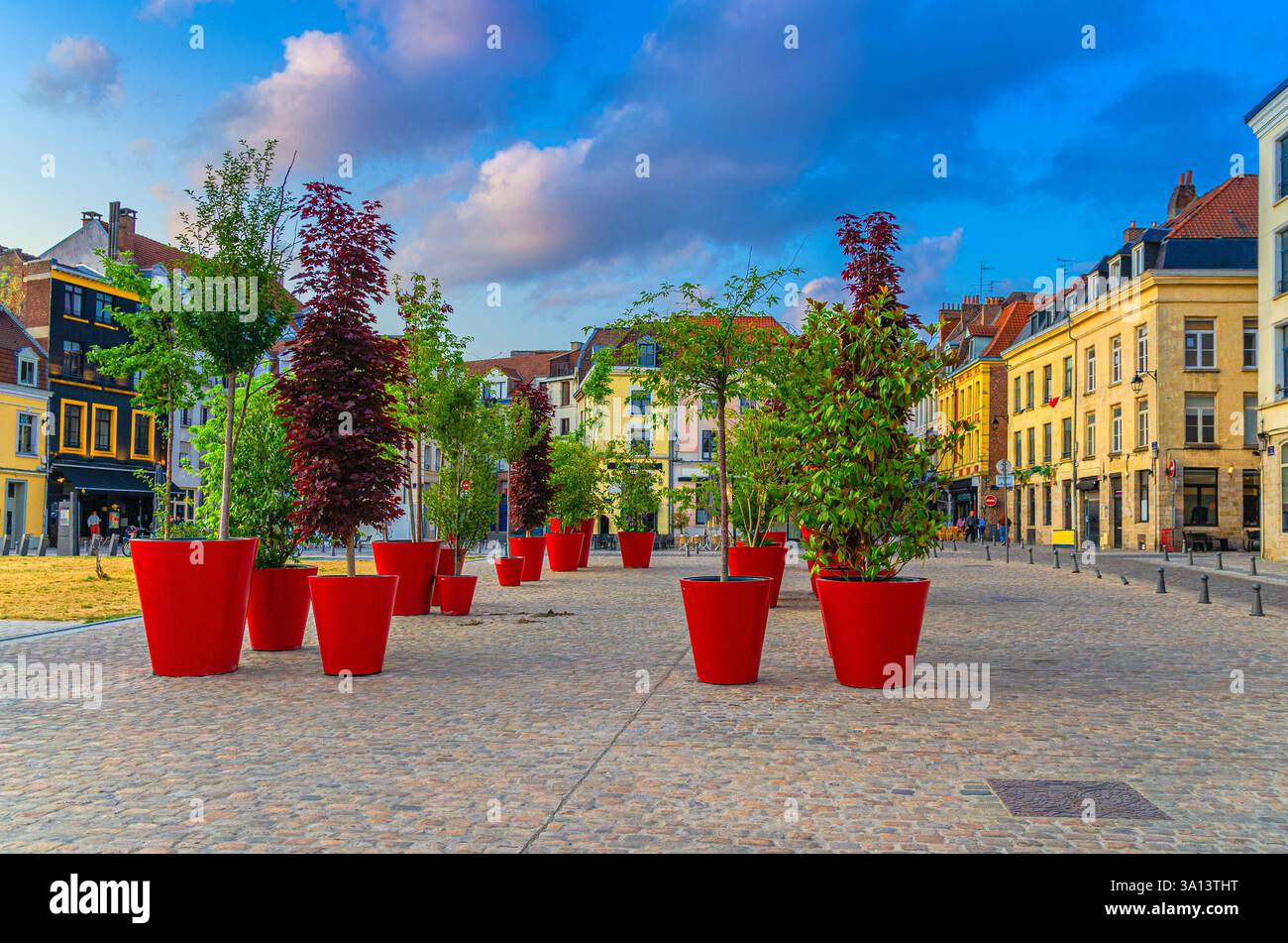 Vieux pots hi-res stock photography and images - Alamy