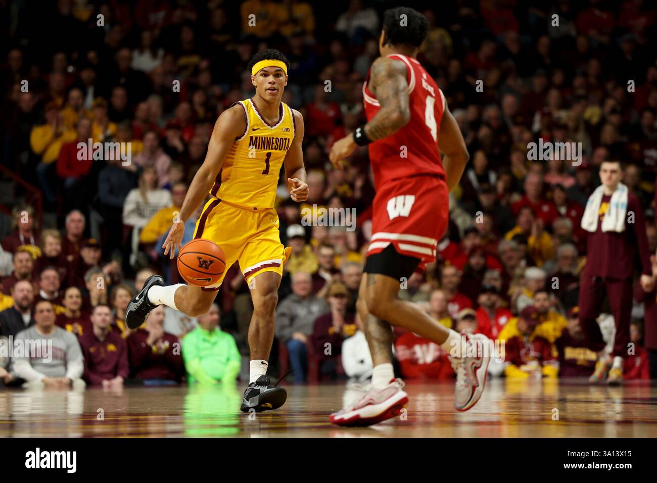Minnesota guard Isaac Asuma (1) dribbles up the court against Wisconsin ...