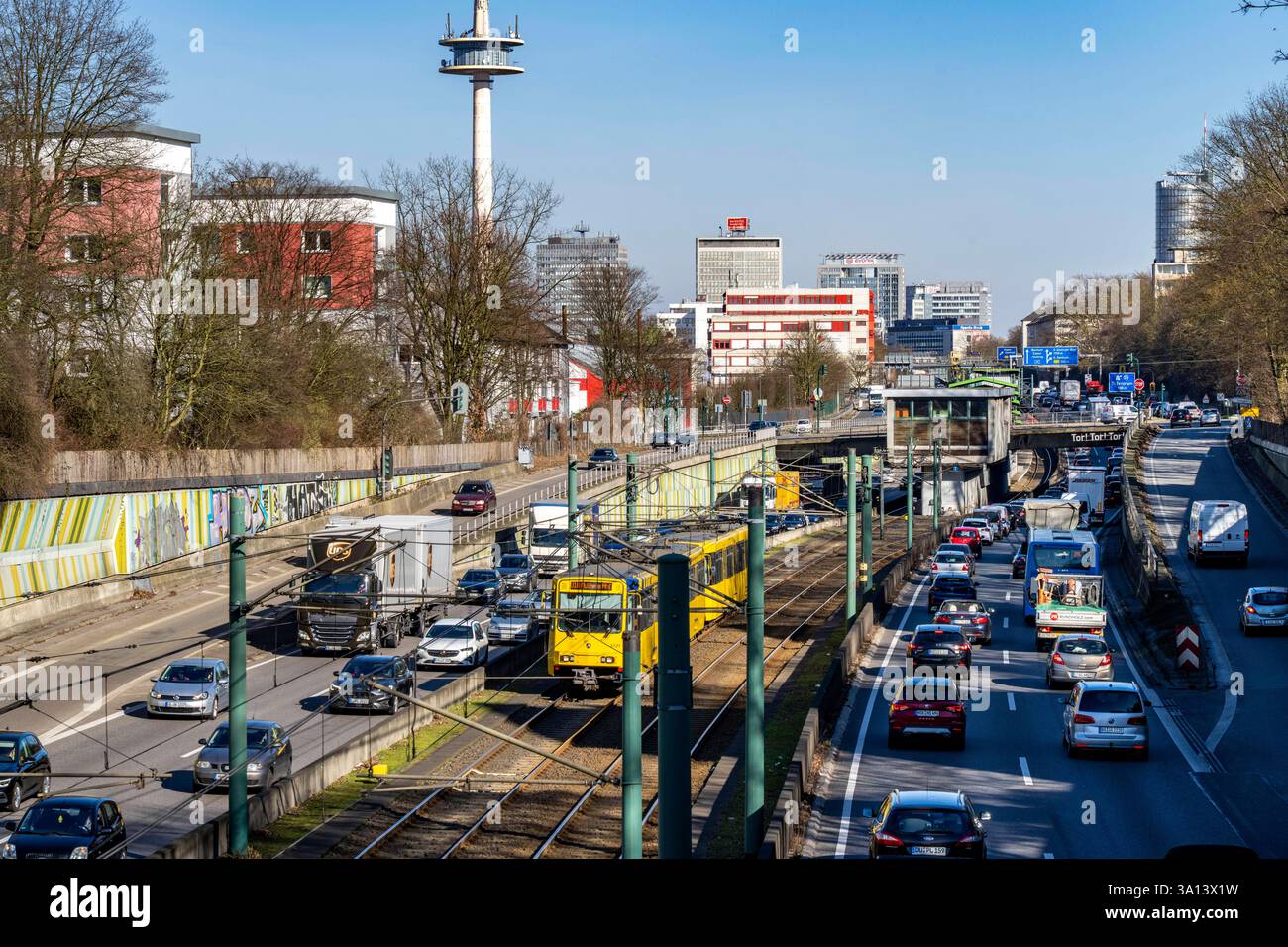 Autobahn A40, Ruhrschnellweg, dichter Verkehr Stau, Rushhour ...