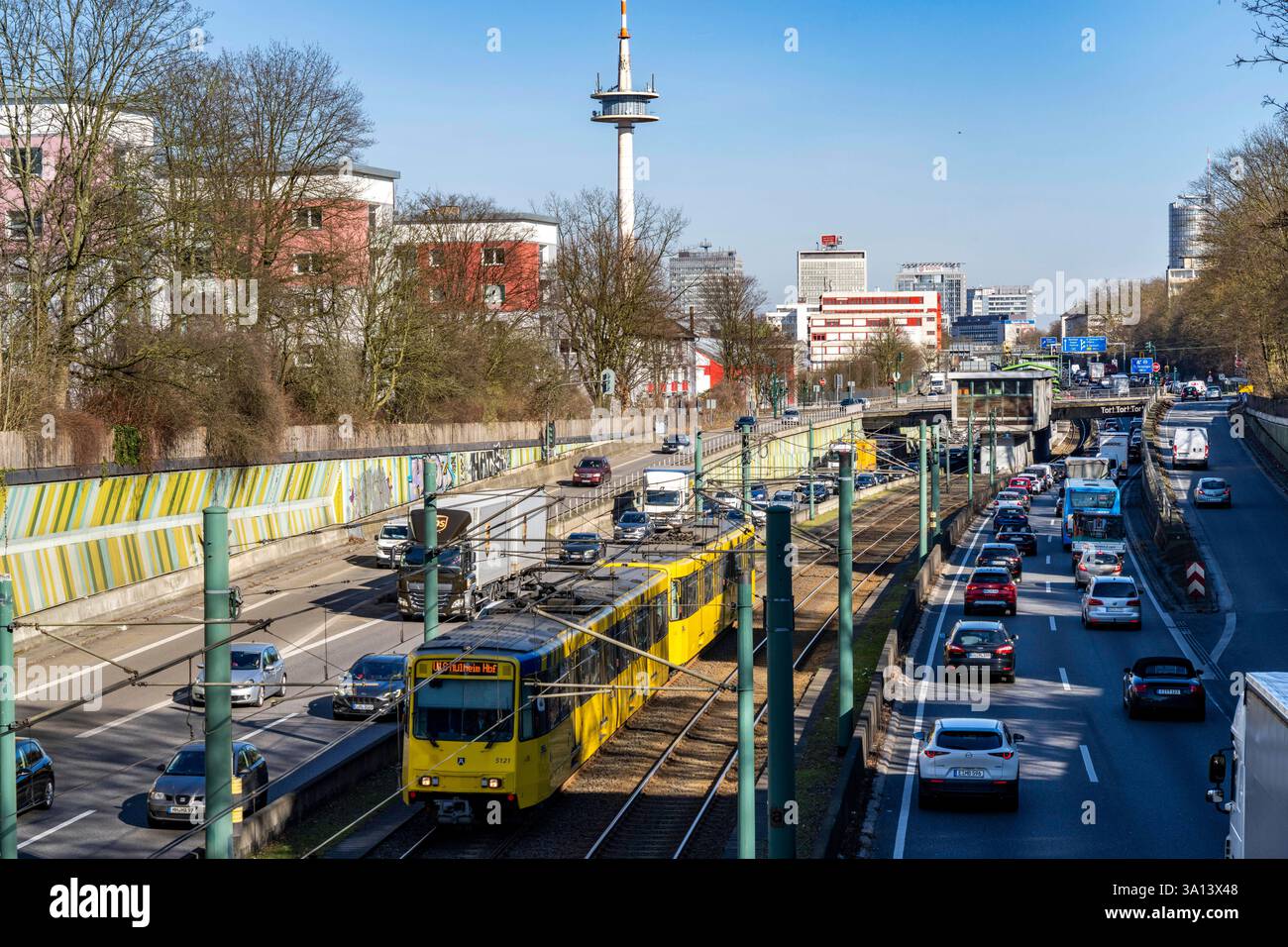 Autobahn A40, Ruhrschnellweg, dichter Verkehr Stau, Rushhour ...