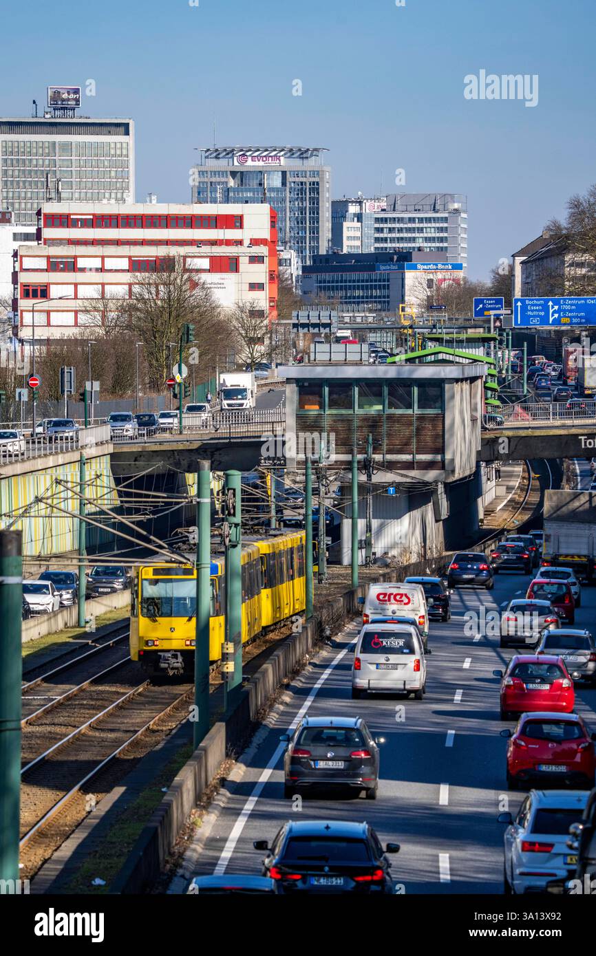 Autobahn A40, Ruhrschnellweg, dichter Verkehr Stau, Rushhour ...