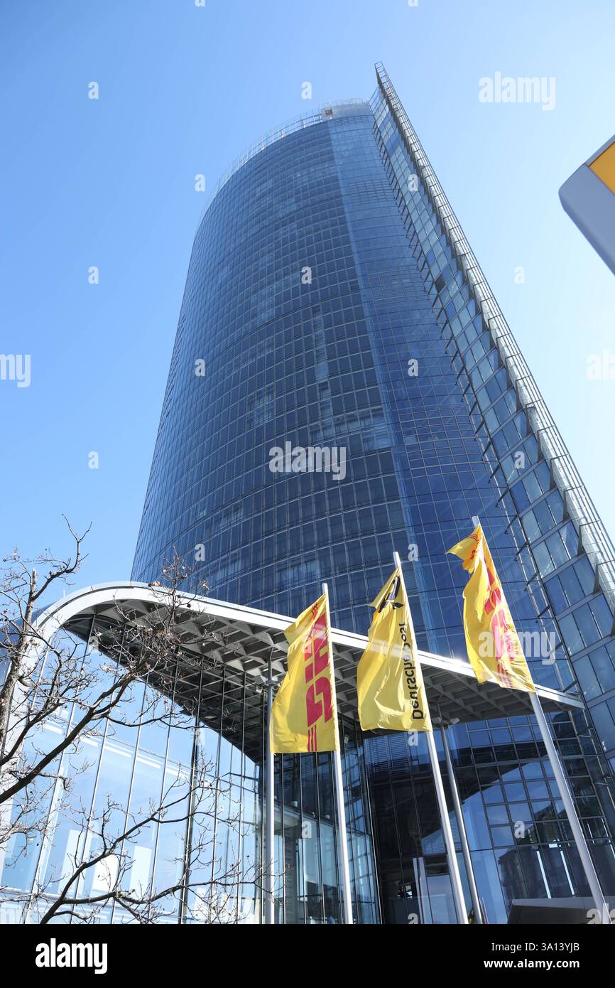 Der Post Tower, Firmensitz der DHL Group, Bilanzpressekonferenz, Bonn ...