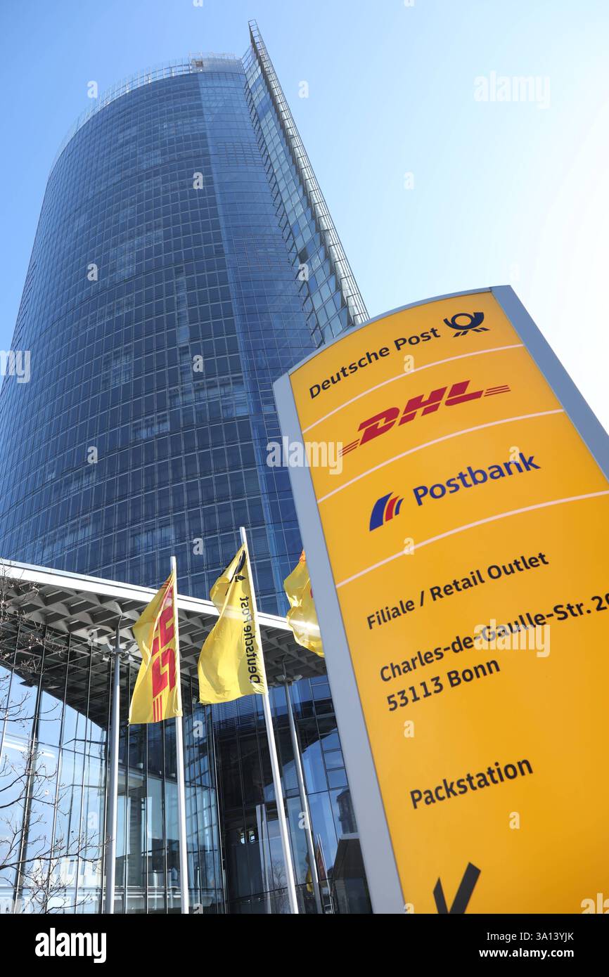 Der Post Tower, Firmensitz der DHL Group, Bilanzpressekonferenz, Bonn ...
