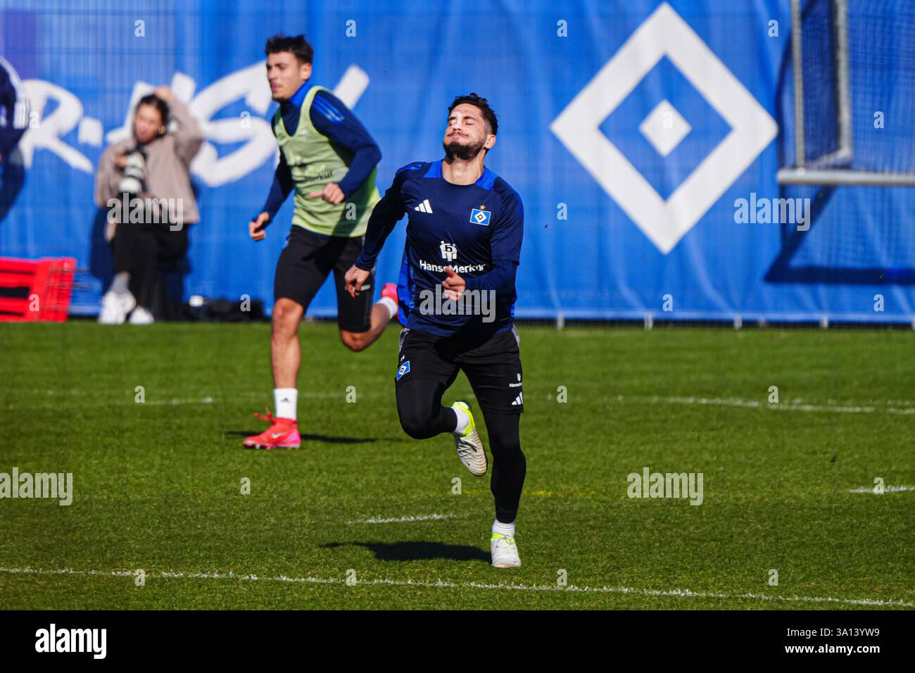 Hamburg, Deutschland. 06th Mar, 2025. Ludovit Reis (Hamburger SV, #14) GER, Training Hamburger ...
