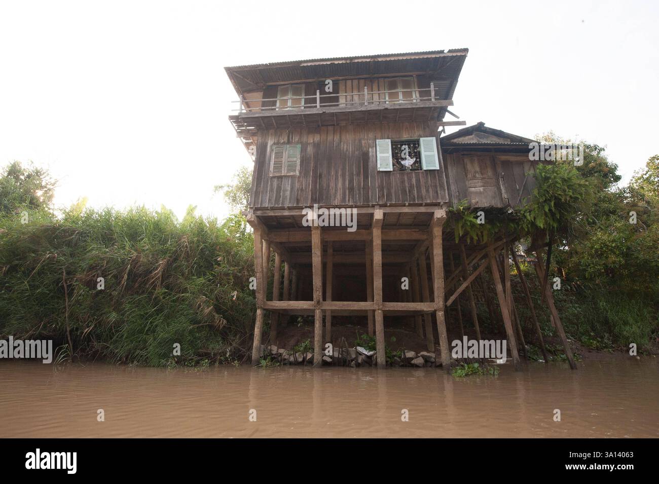 pile dwellings buildings at the waters,floating architecture pile ...