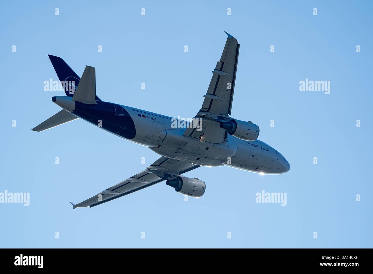 Hamburg Themenfoto: Flughafen Hamburg, 06.03.2025 Airbus A319-112 der ...