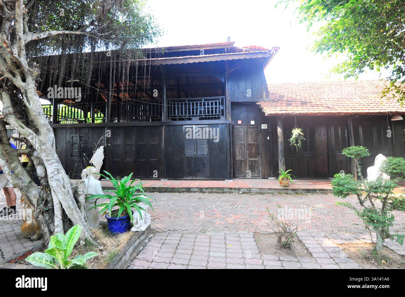 asian gate, exterior design and facade design of a building asian gate ...