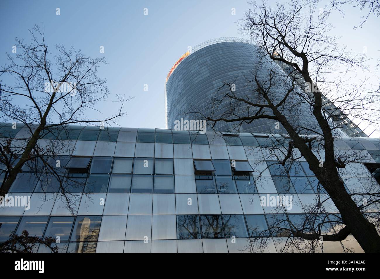Der Posttower, DHL, Konzernzentrale, Aussenaufnahme, Architektur, Logo ...