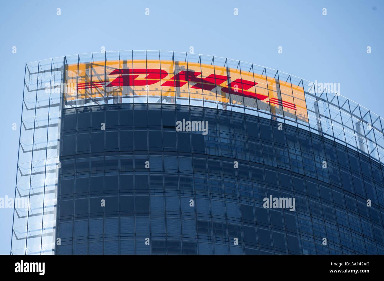 Der Posttower, DHL, Konzernzentrale, Aussenaufnahme, Architektur, Logo ...