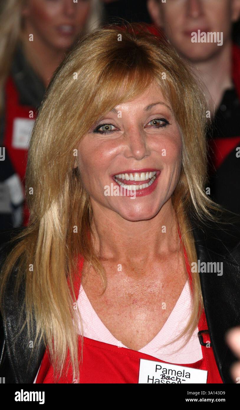 Pamela bach baywatch hi-res stock photography and images - Alamy