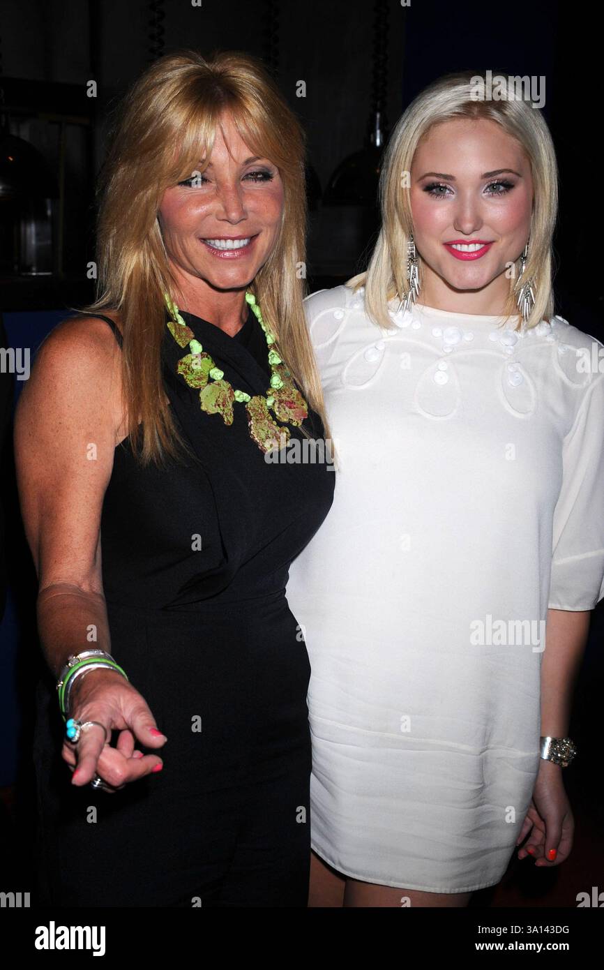 Pamela bach baywatch hi-res stock photography and images - Alamy