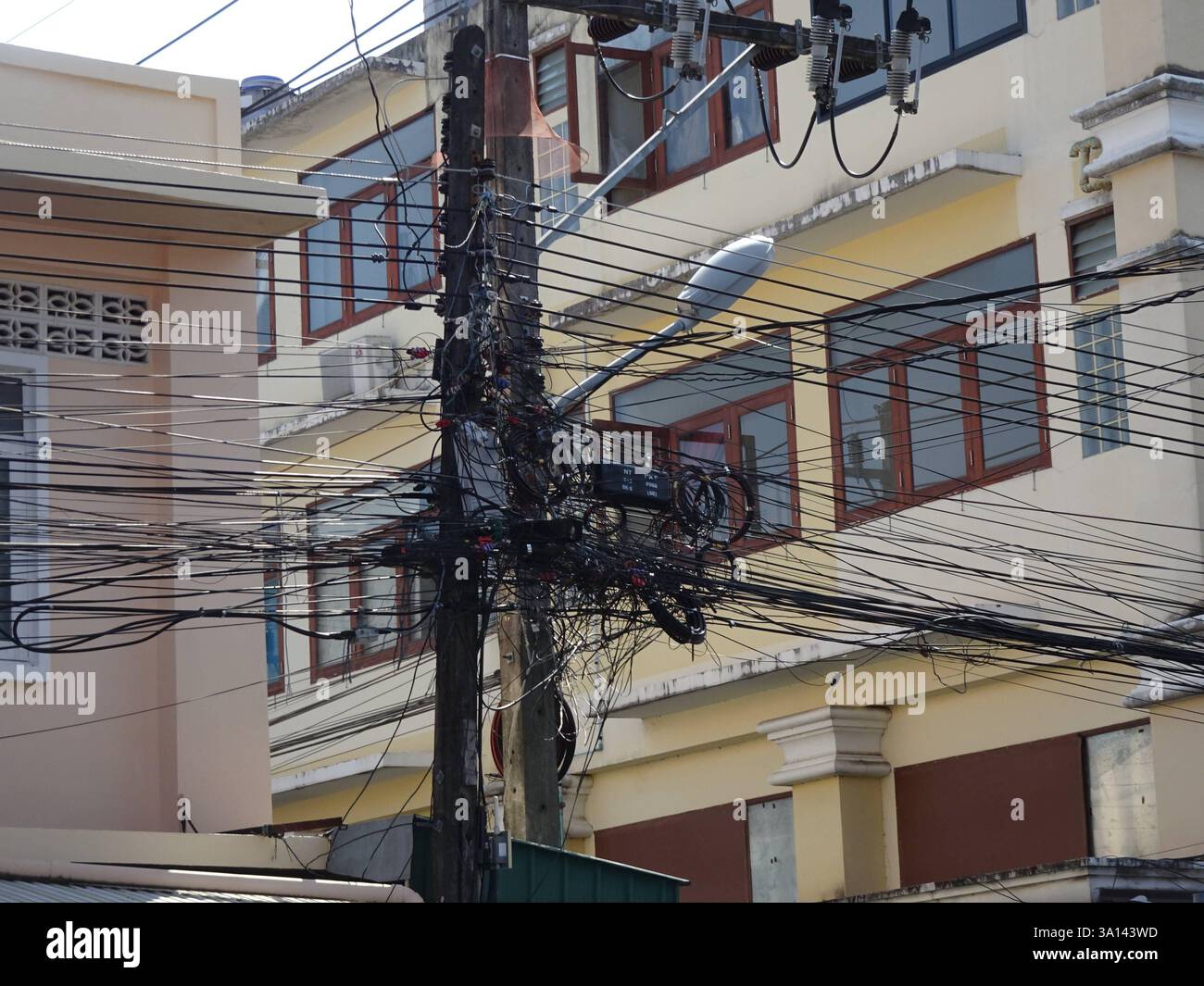 Strom, Oberleitungen, Phuket, Thailand, 2025, Manfred Siebinger ...
