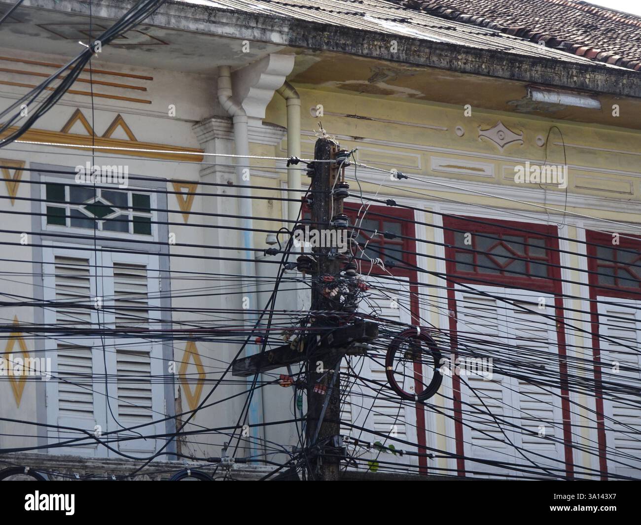 Strom, Oberleitungen, Phuket, Thailand, 2025, Manfred Siebinger ...