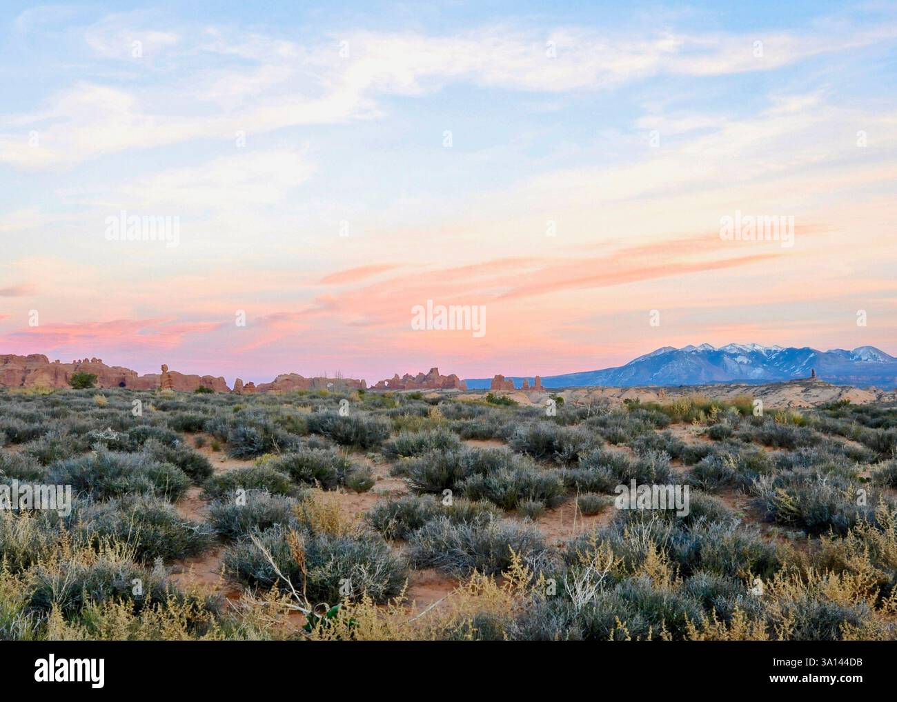 Desert sunsert hi-res stock photography and images - Alamy
