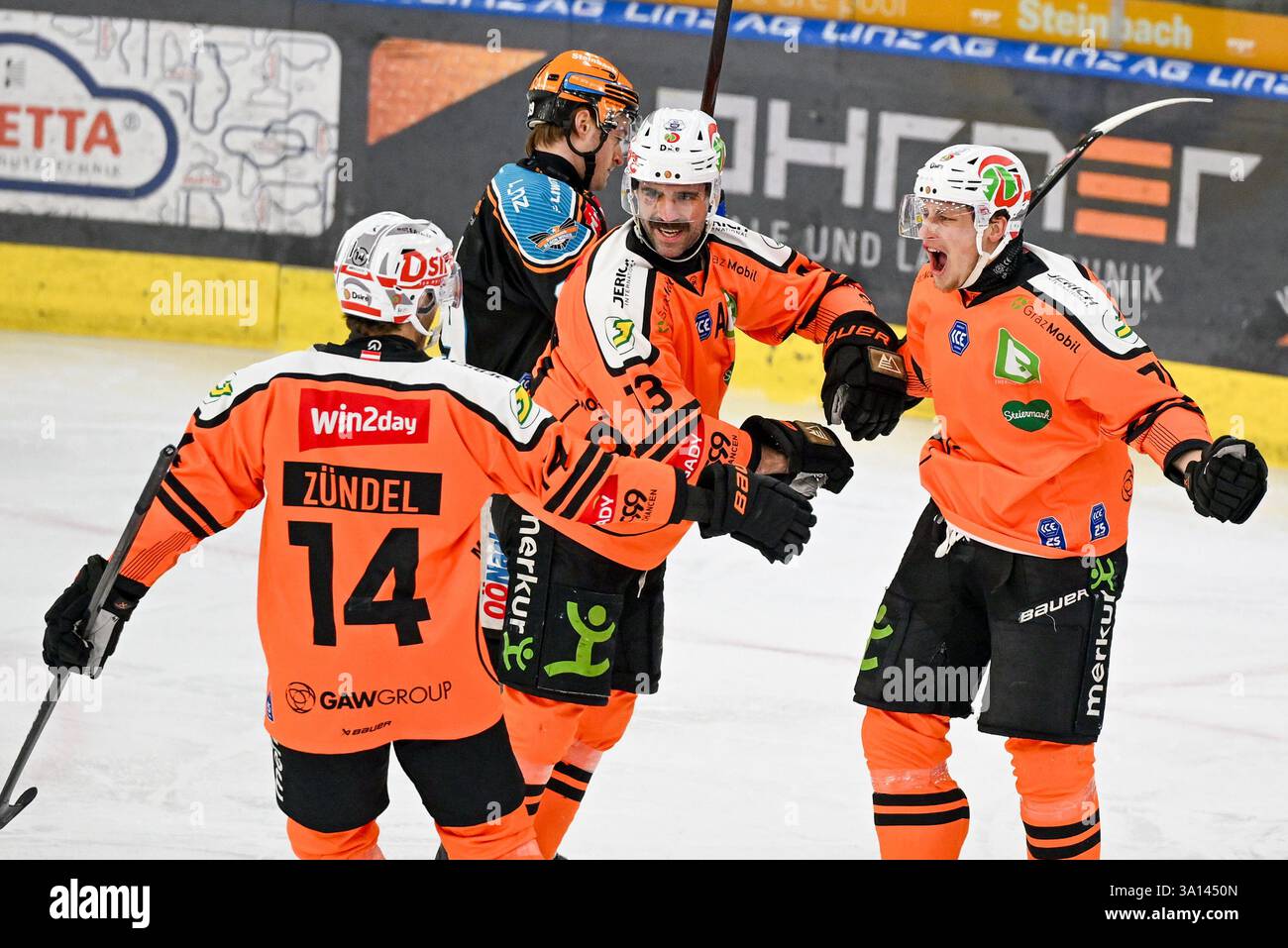 Linz, Austria. 06th Mar, 2025. LINZ, AUSTRIA -MARCH 6: Kilian Zuendel of Graz 99ers, Michael ...