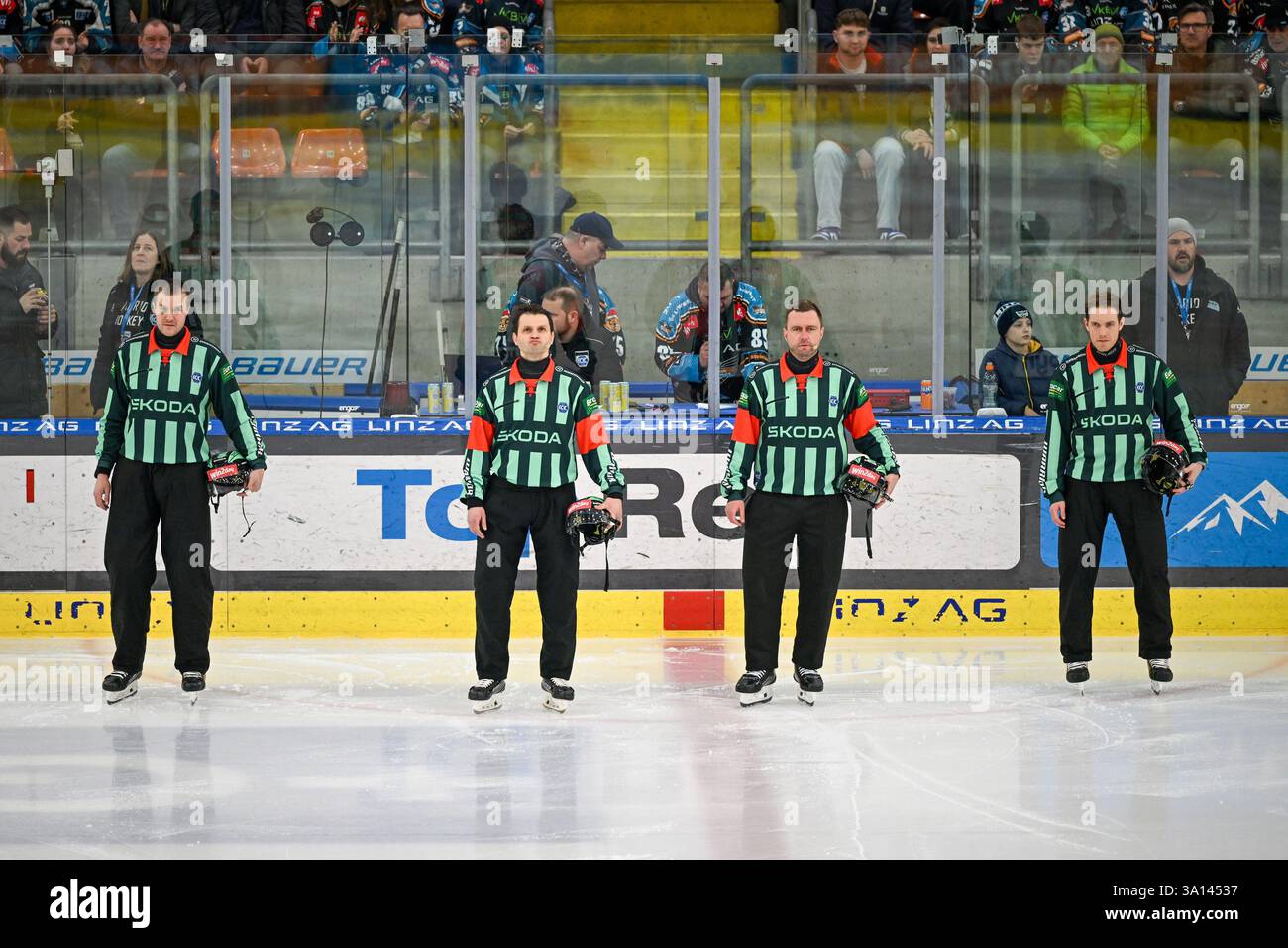 Linz, Austria. 06th Mar, 2025. LINZ, AUSTRIA -MARCH 6: the Referees during the win2day ICE ...