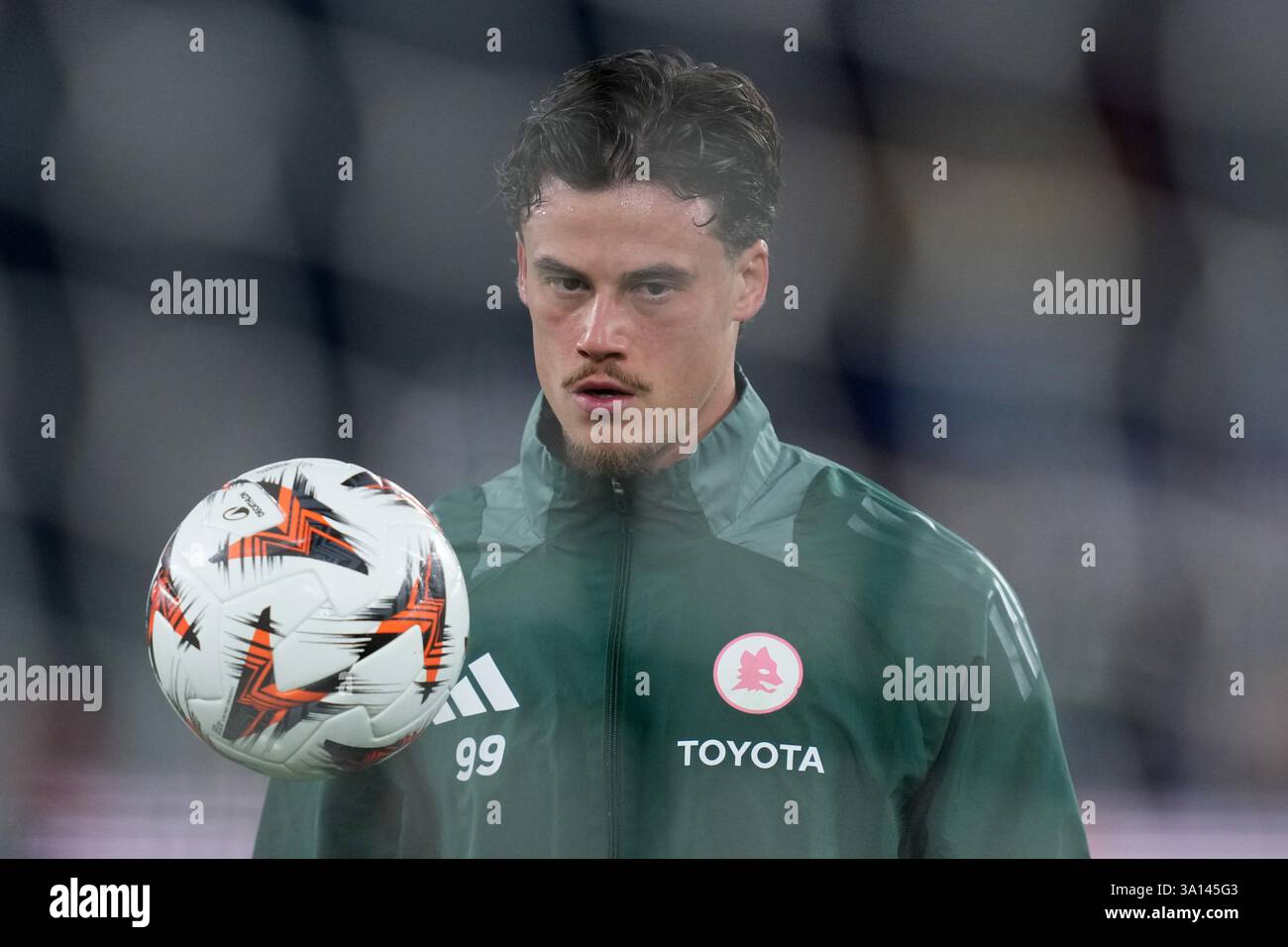 Roma, Italia. 06th Mar, 2025. Roma's goalkeeper Mile Svilar during the ...