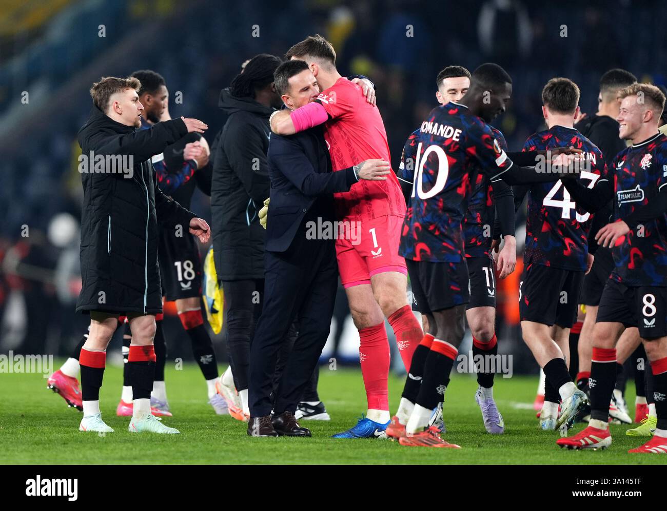 Rangers interim manager Barry Ferguson with goalkeeper Jack Butland ...