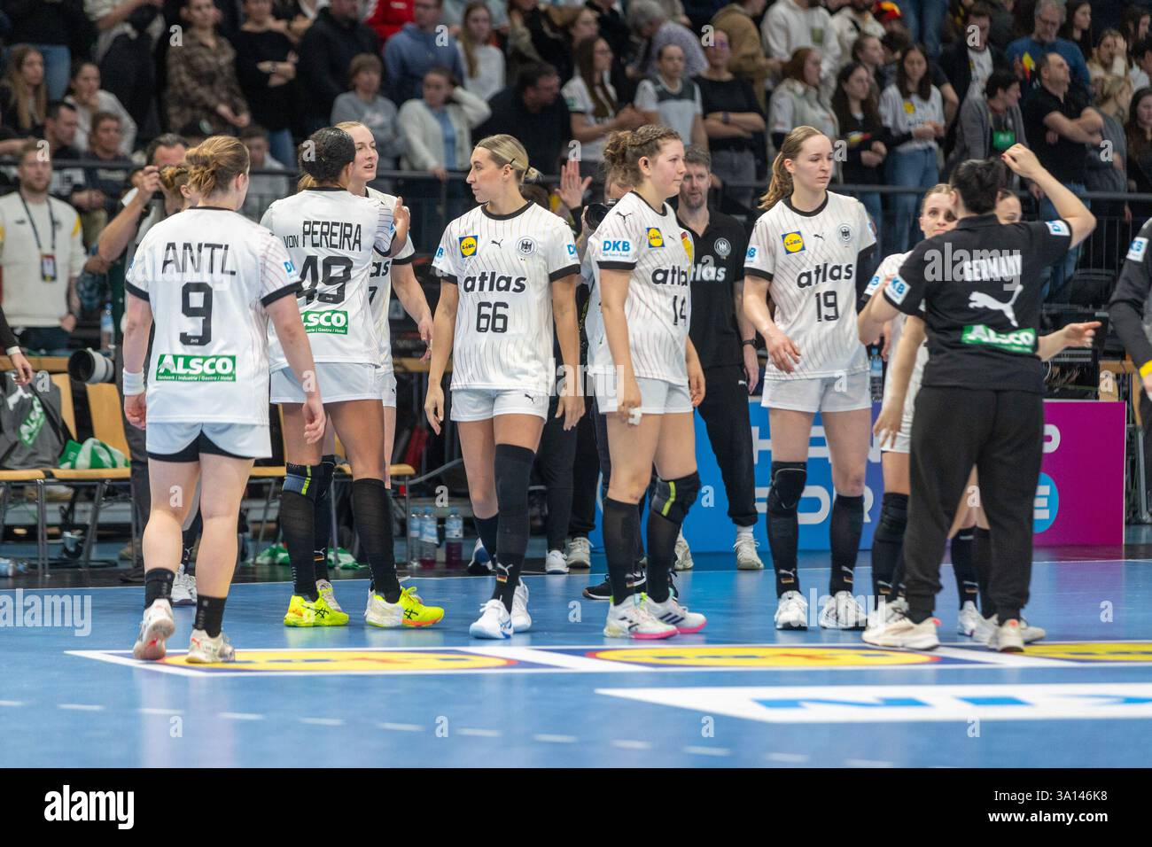Trier, Deutschland. 06th Mar, 2025. Die Spielerinnen der Deutsche ...