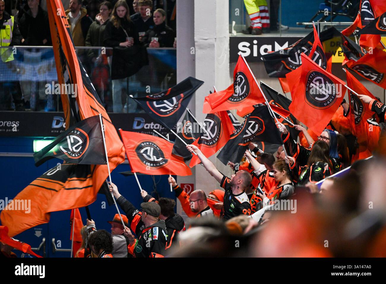 Linz, Austria. 06th Mar, 2025. LINZ, AUSTRIA -MARCH 6: Fans of Graz ...