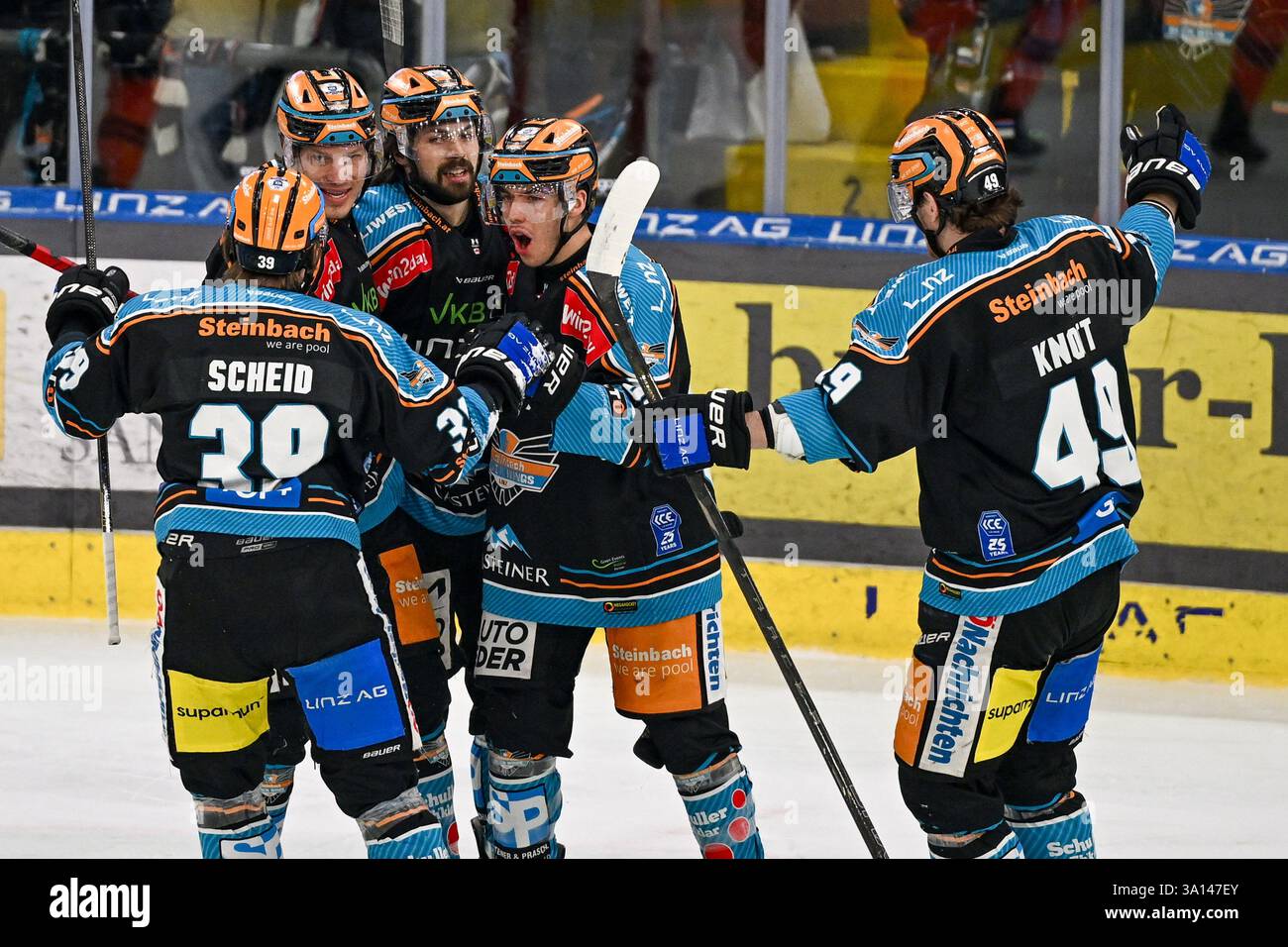 Linz, Austria. 06th Mar, 2025. LINZ, AUSTRIA -MARCH 6: rejoiceing Players of Steinbach Black ...