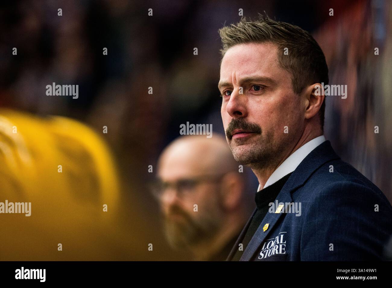 250306 Skellefteås tränare Pierre Johnsson under ishockeymatchen i SHL ...