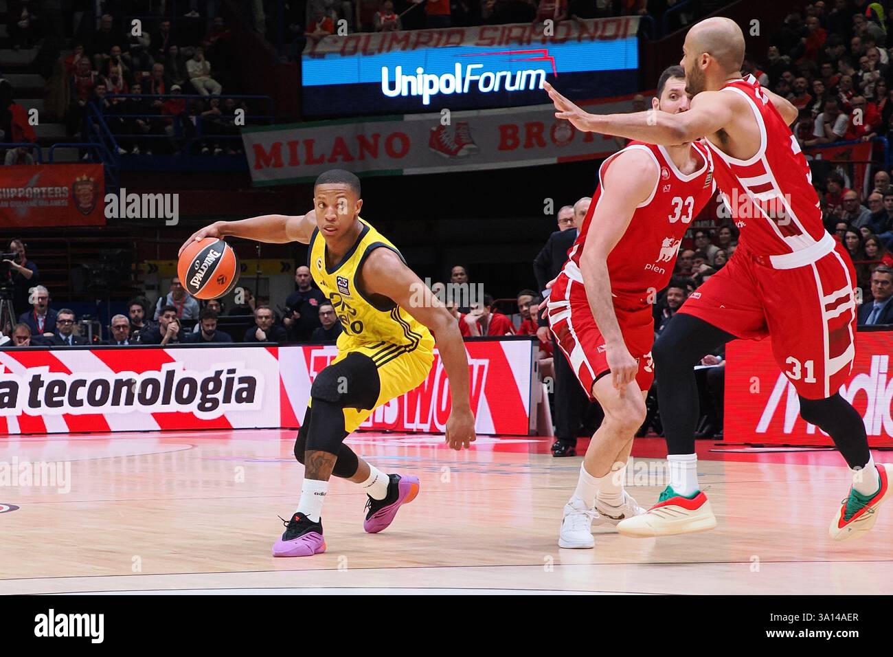 Devon Hall (Fenerbahce Beko Istanbul) during EA7 Emporio Armani Milano ...