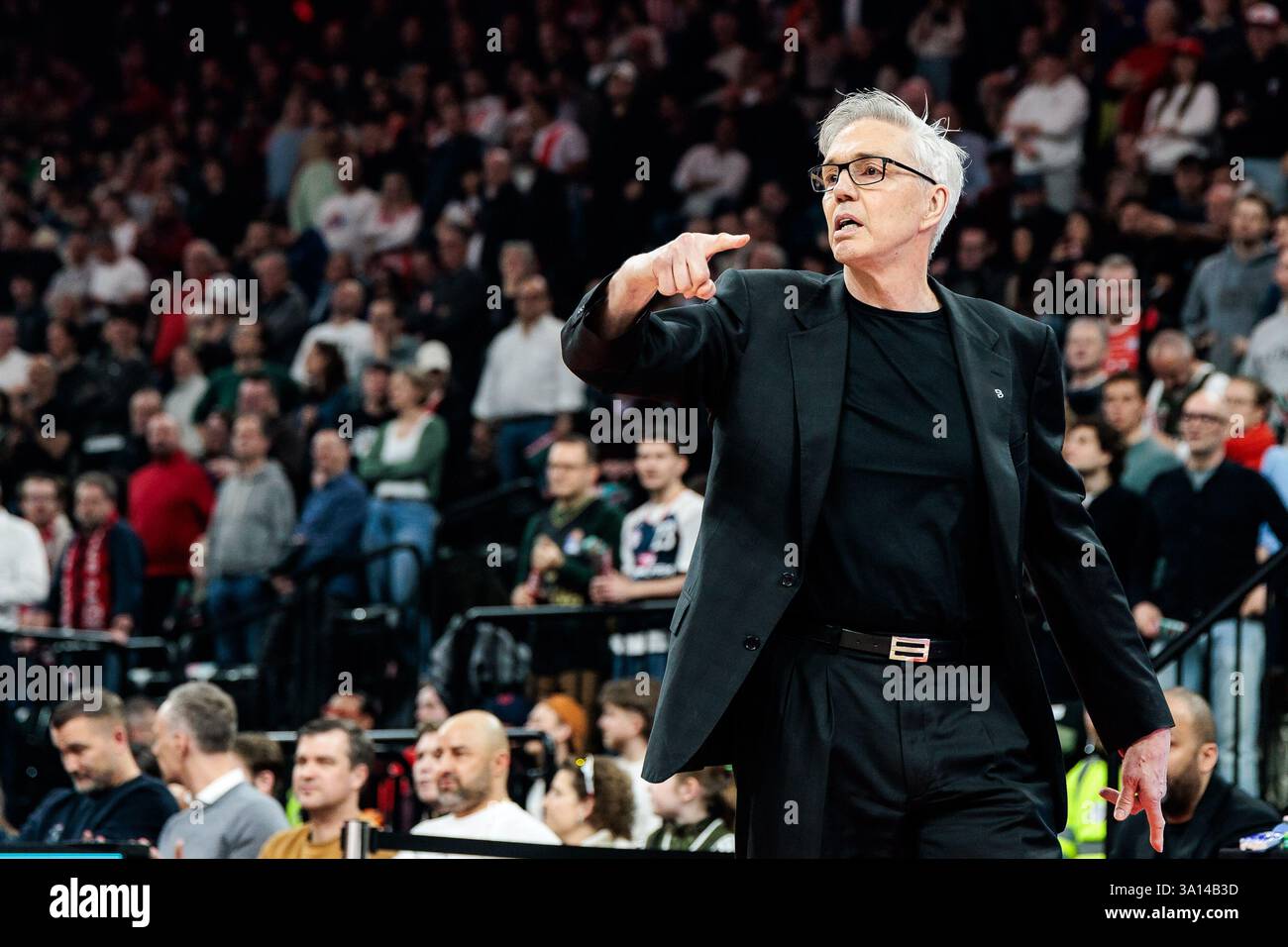 Gordon Herbert (Headcoach FC Bayern M?nchen) gestikuliert Turkish ...