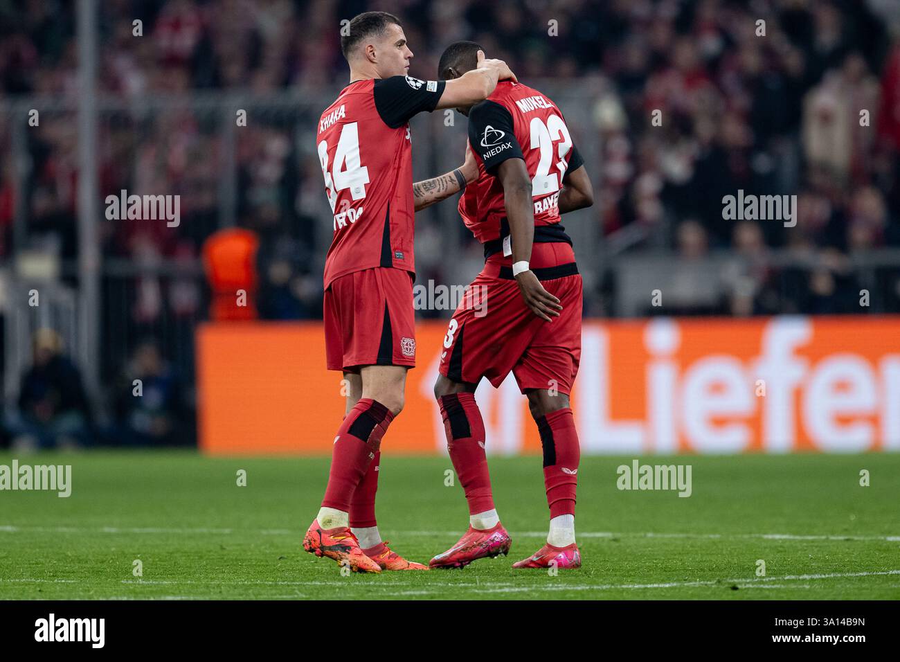 Muenchen, Deutschland. 05th Mar, 2025. Granit Xhaka (Bayer 04 Leverkusen, #34) troestet Nordi ...