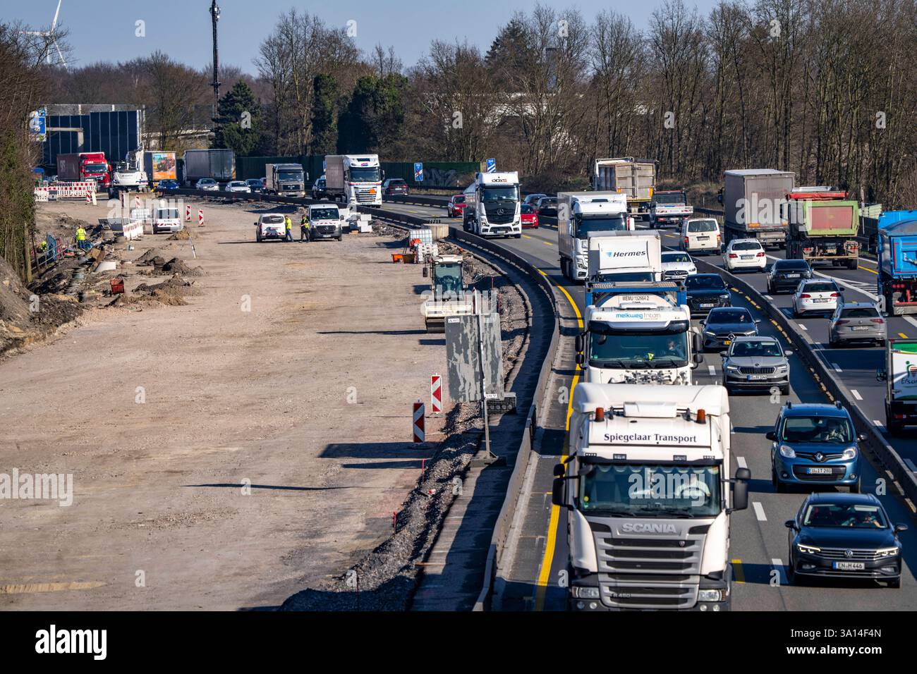 Dichter Verkehr auf der Autobahn A2, östlich des Autobahnkreuz ...
