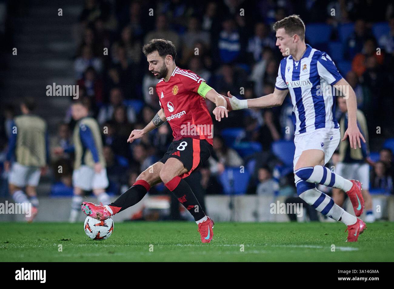 Madrid, Spain. 06th Mar, 2025. Real Sociedad's Luca Sucic (r) and Manchester United's Bruno ...