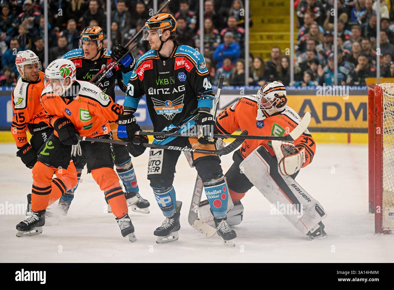 Linz, Austria. 06th Mar, 2025. LINZ, AUSTRIA -MARCH 6: Stephen Harper of Graz 99ers, Michael ...