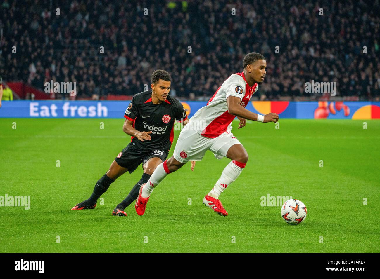Amsterdam, Niederlande. 06th Mar, 2025. Ansgar Knauff (Eintracht ...