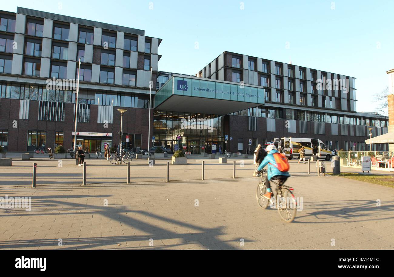 Hauptgebäude vom Universitätsklinikum Eppendorf UKE. Eppendorf Hamburg ...