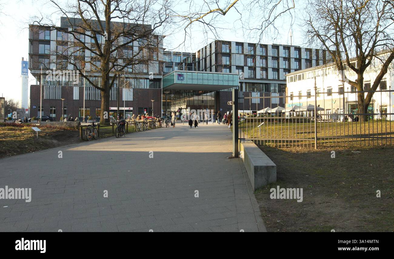 Hauptgebäude vom Universitätsklinikum Eppendorf UKE. Eppendorf Hamburg ...