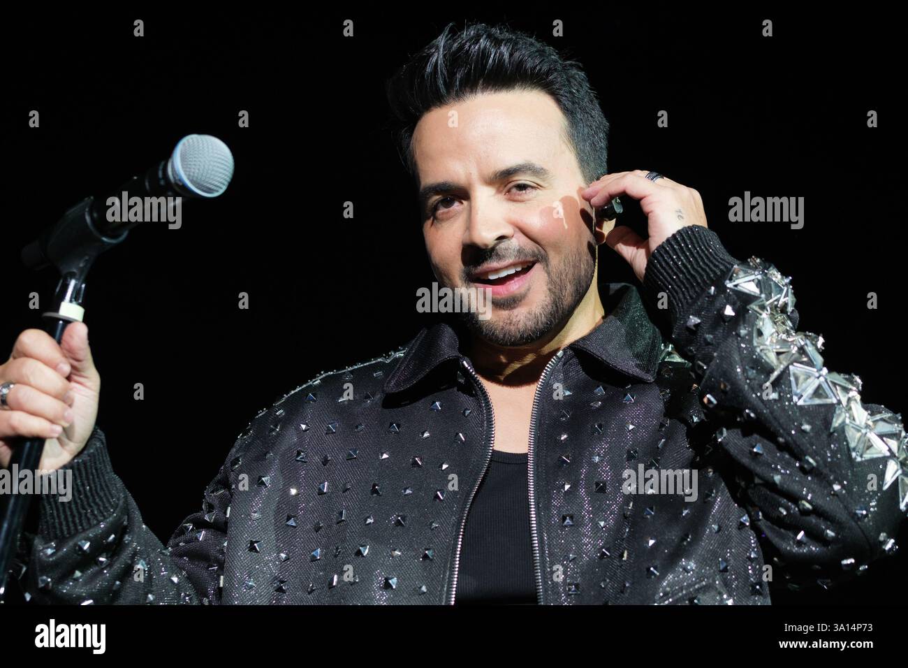 Madrid, Spain. 06th Mar, 2025. Singer Luis Fonsi actua during his ...