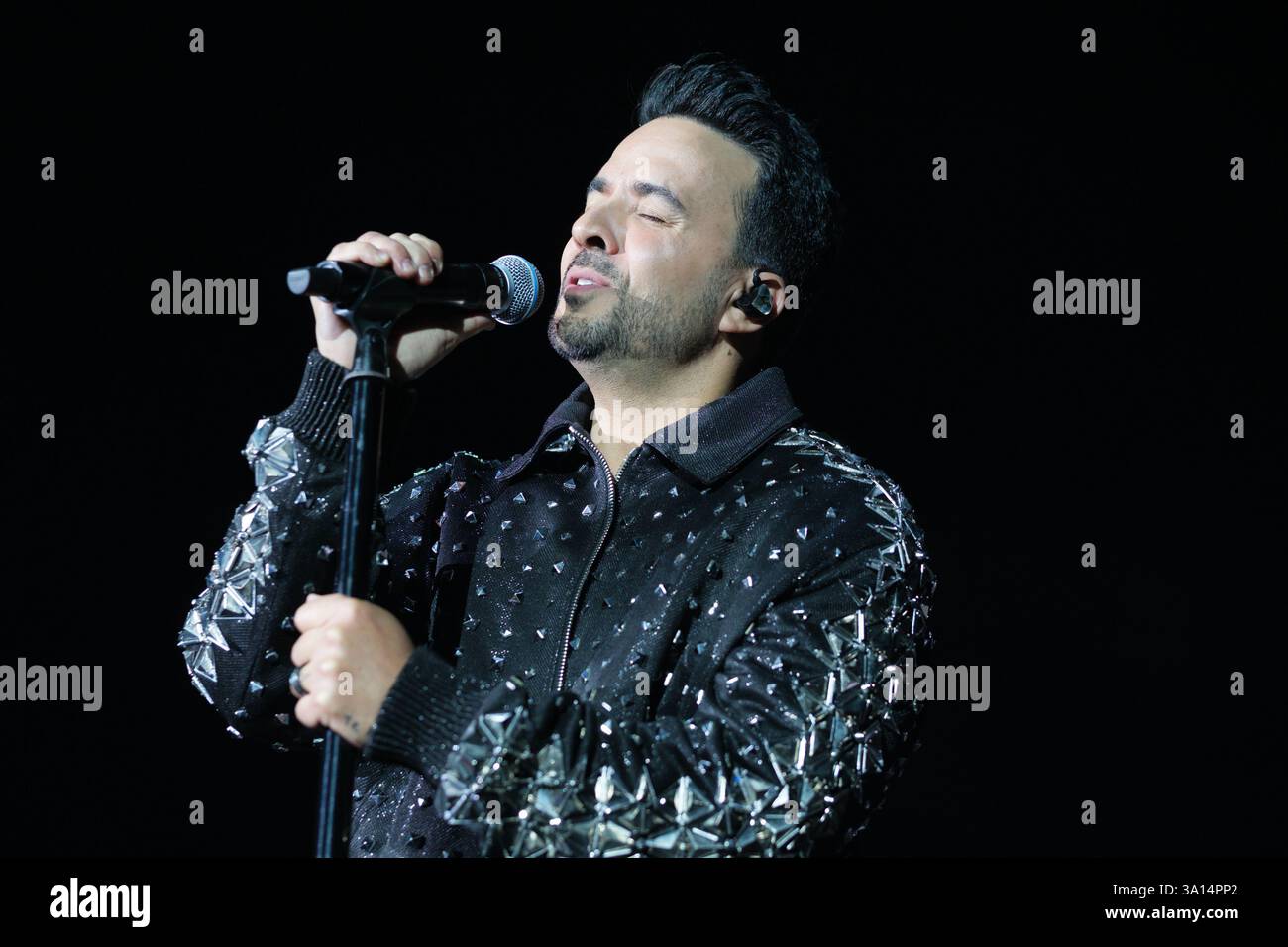 Madrid, Spain. 06th Mar, 2025. Singer Luis Fonsi actua during his ...