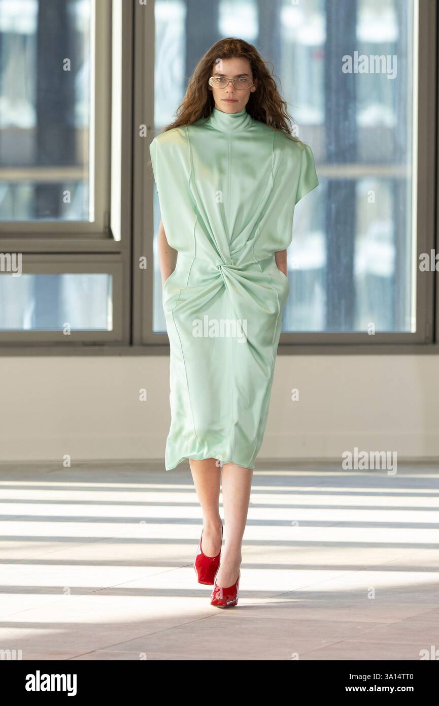 Paris, France. 05th Mar, 2025. Model Betsy Gaghan walks on the runway ...